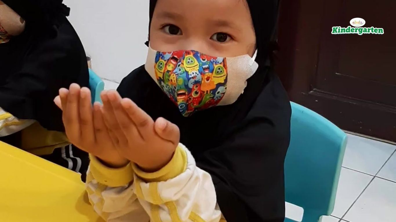 Cara Mudah Membiasakan Anak Berdoa Sehari-hari
